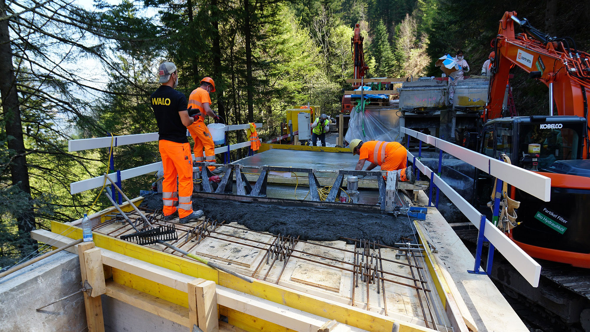 Fruttli UHFB wooden bridge at the foot of the Rigi | Projects | WALO
